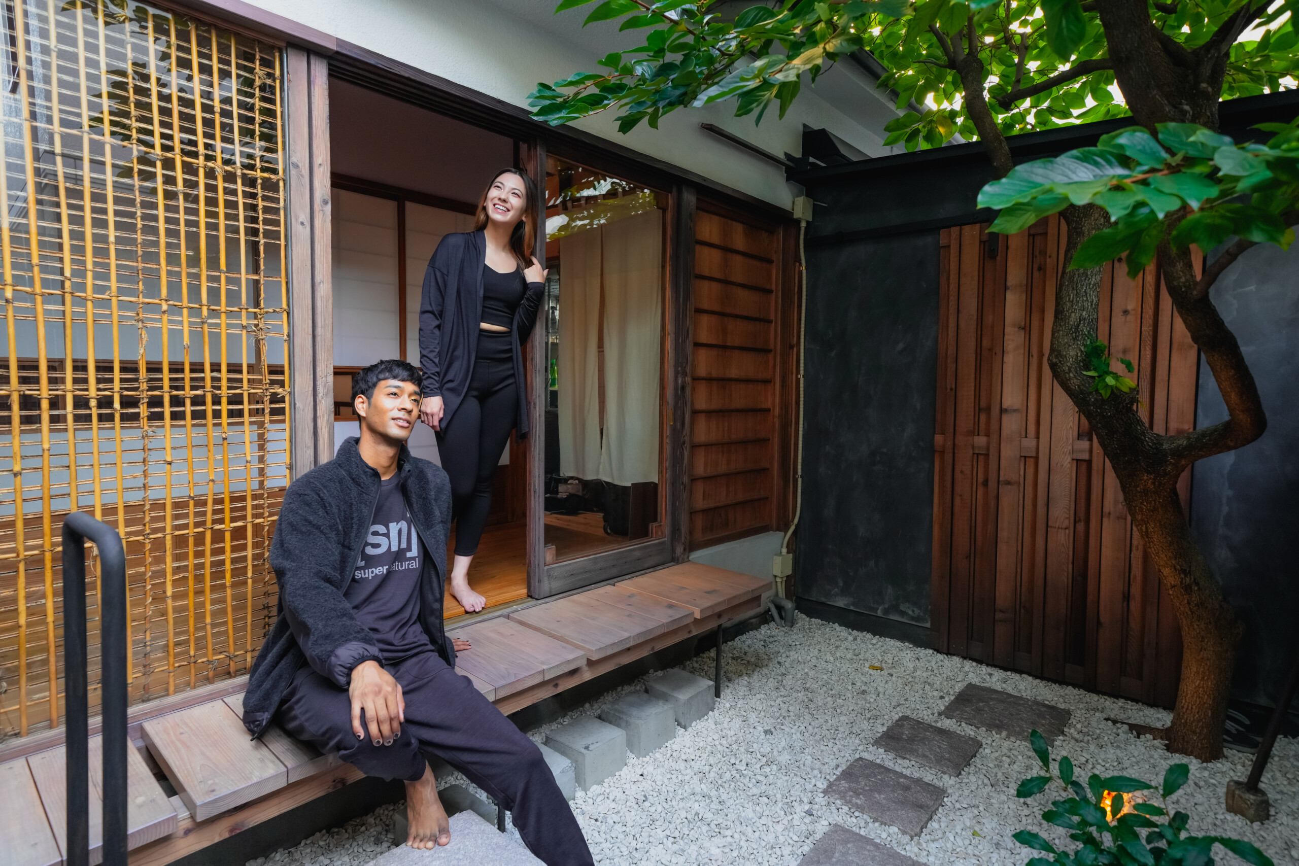 ヨガウェアで人気のブランドが日本・尾州での生産「JAPAN FABRIC」を発表｜[sn]super.natural - .HYAKKEI[ドットヒャッケイ]